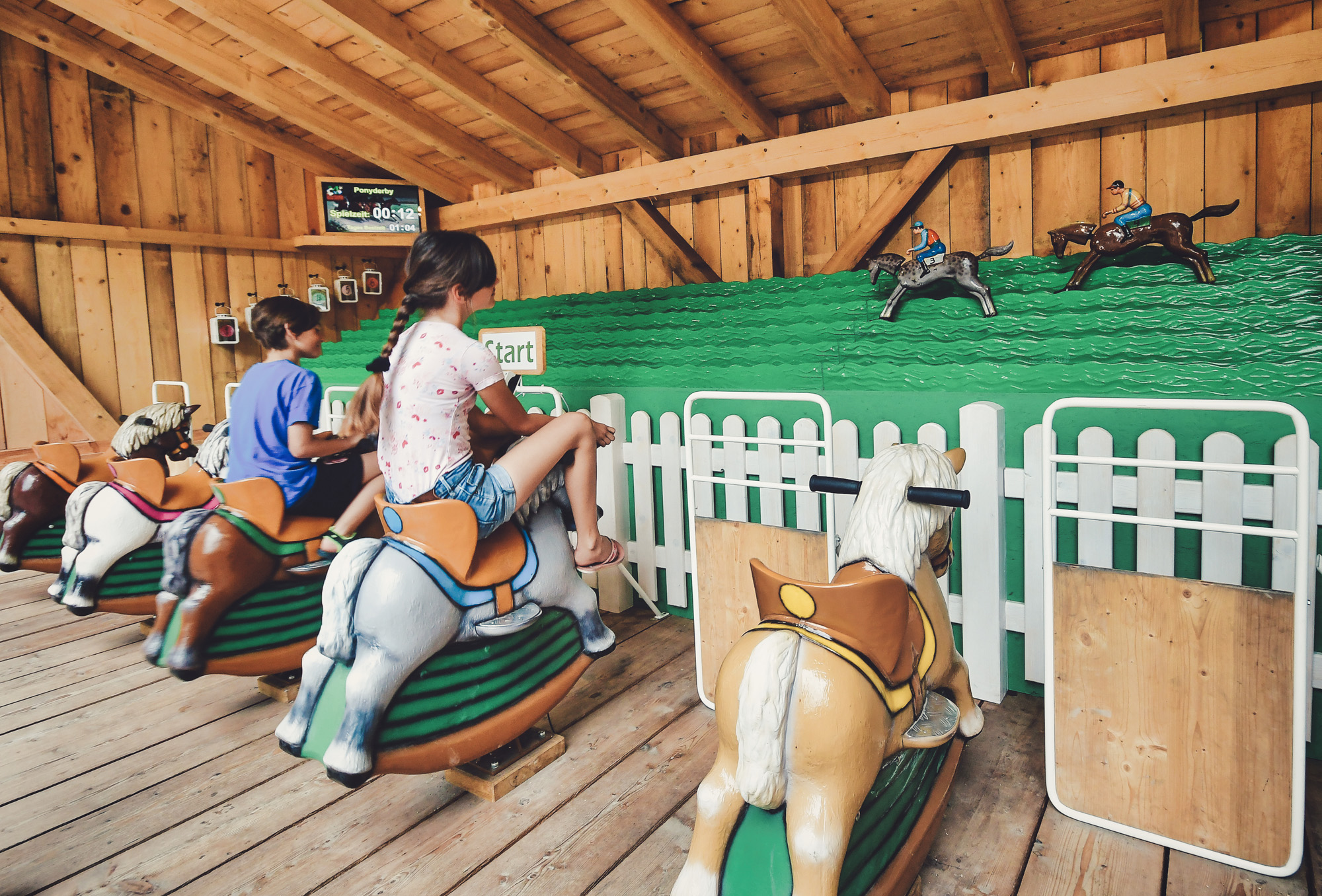 Wheelbarrow Race & Pony-Derby - Top Ten - Discover - Märchen ...